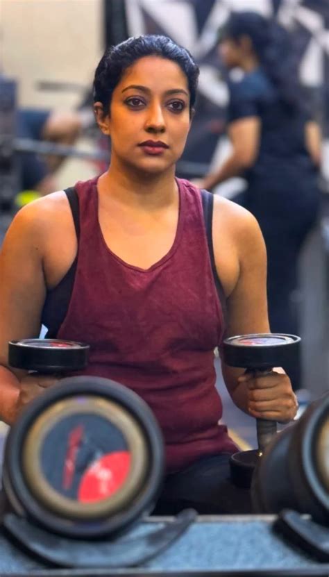 Laya Mommy Hitting Gym R Malludesi