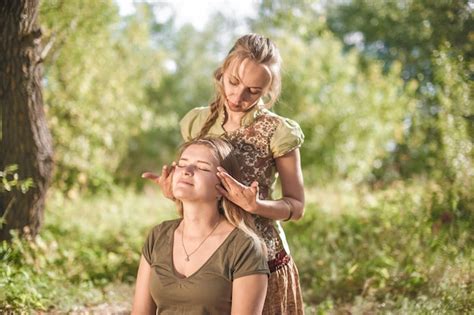 Premium Photo Master Massage Therapist Provides A Thorough Massage In
