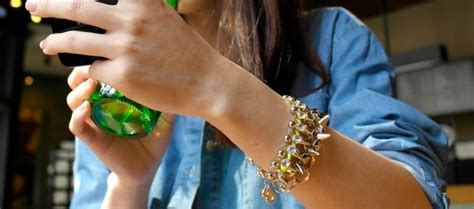 악세서리라바제 레이어드가 필요없는 락시크 메탈 네온 팔찌네온컬러의 체인 팔찌코디 네이버 블로그