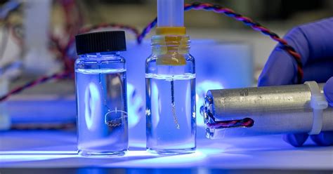 빛으로 움직이는 수중 소프트 로봇용 인공 근육 개발 세상을 깨우는 발견