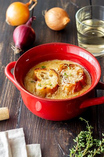 토스트와 치즈를 곁들인 프렌치 양파 수프 프랑스 요리 채식 음식 0명에 대한 스톡 사진 및 기타 이미지 0명 건강한 식생활