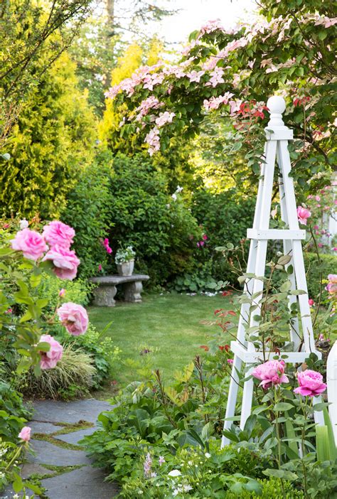 Fantastic Garden Path And Border Idea Rose Garden Design Cottage