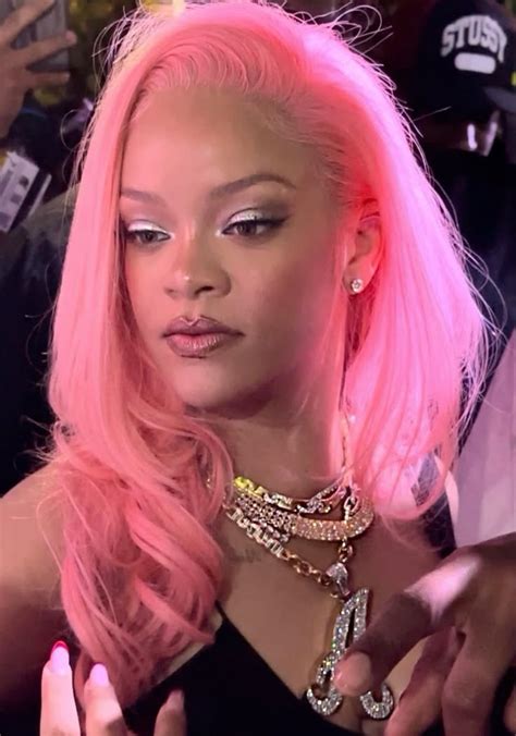 Rihannas Pink Hair ୨୧ Rihanna Hairstyles Pink Hair Rihanna