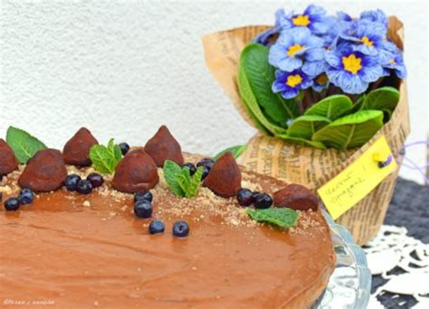 Сурова шоколадова торта Ябълка с канела