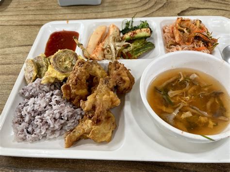 오늘자 함바집 점심메뉴 치지직 에펨코리아