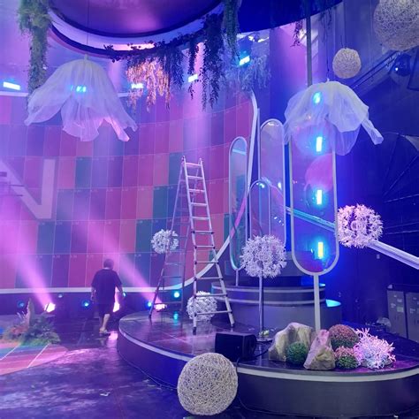 디자인센스 방송소품 Cj방송 실크플라워 디자인센스 초대형꽃 에바폼꽃 초대형리본 조명숙플라워