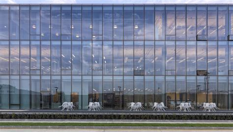 全玻璃幕墙创造广阔视野，呈现出不同的立面效果 搜狐大视野 搜狐新闻