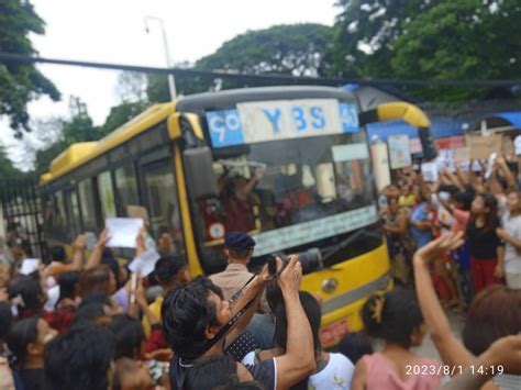 Dvb အင်းစိန်ထောင်မှ အကျဉ်းသားများ ပြန်လွတ်လာသည့် မြင်ကွင်း ဓာတ်ပုံ