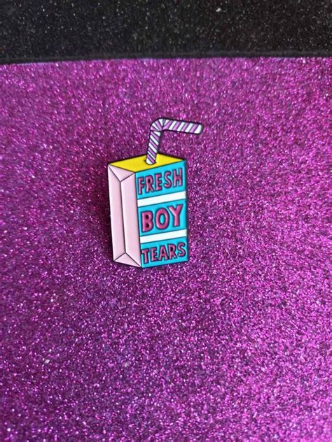 Значок — цена 35 грн в каталоге Броши Купить аксессуары по доступной цене на Шафе Украина