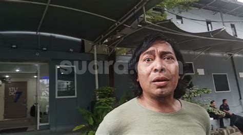 Bukannya Blusukan Komeng Malah Pergi Ke Dukun Selama Masa Kampanye