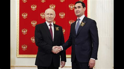 Президент Туркмении направил руководству и народу РФ поздравления с Днём России