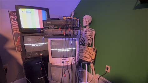 raspberry pi 4 model b with pi video looper with composite output activated connected to 8 way