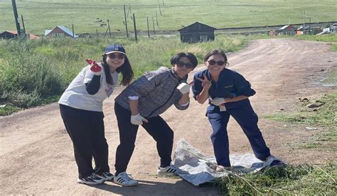 Сайн дурын залуус нийлж хүүхдийн тоглоомын талбайг засна News Mn