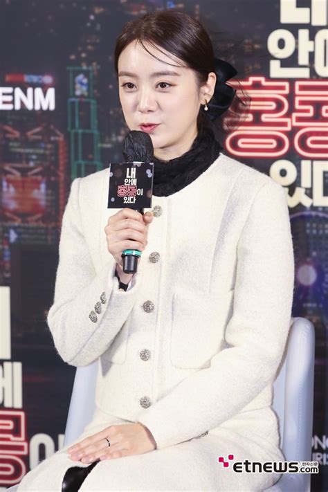 [포토] 혜림 초롱초롱한 눈빛 전자신문