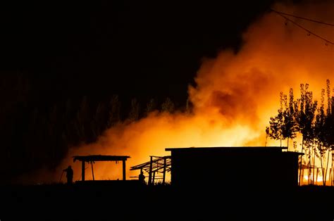 사다리에 서 있는 남자의 실루엣 사진 Unsplash의 무료 사람의 이미지