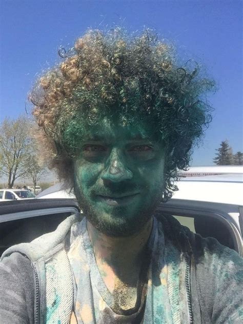 Огонь зеленка яйца и фекалии Как провластные активисты терроризируют и ранят оппонентов Jon