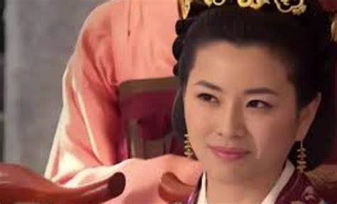 بیوگرافی بانو چوی بازیگر سریال جواهری در قصر همسرش عکس های شخصی مگ