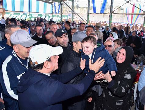 السيسي يوجه التحية لأسر وأهالي طلبة الأكاديمية العسكرية صور