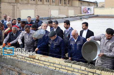 پزشکیان بیل به دست شد رئیس‌جمهور در لباس کارگری فیلم و تصاویر کبنانیوز