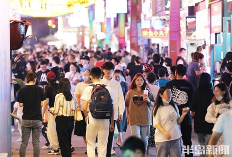 灯光璀璨里，邂逅台东美食街 半岛网