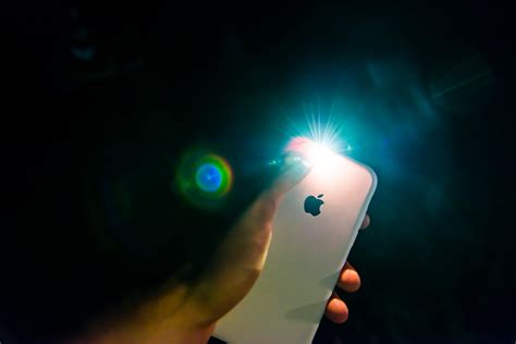 People Are Only Just Realizing Their Iphone Flashlight Has A Secret Feature The Us Sun