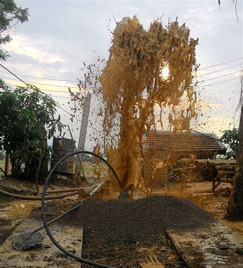 เราจะเดินหน้าต่อไปได้อย่างไง ในเมื่อรอยเท้าข้างหลังมันเลือนหายไปหมดแล้ว โดย บริษัท เอ็ม เค