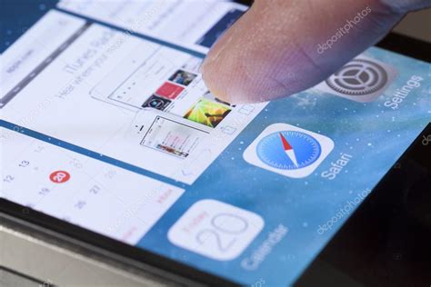 Switching Between Apps In Ios — Stock Editorial Photo © Ymgerman 64378431
