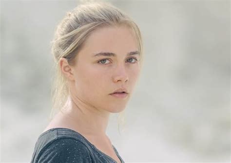Florence Pugh Enggan Bintangi Film Semacam Midsommar