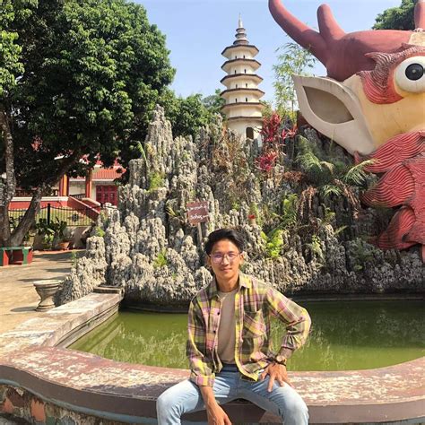 လင်မျက်နှာတစ်ကမ္ဘာထင်၍ပလေးခံလိုက်ရသူများ” ဟွန့် Facebook