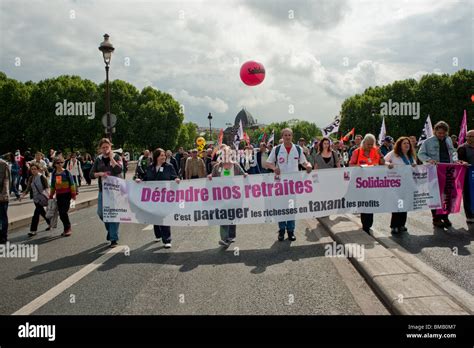 Paris France Tens Of Thousands Of Workers Protests Demonstrating
