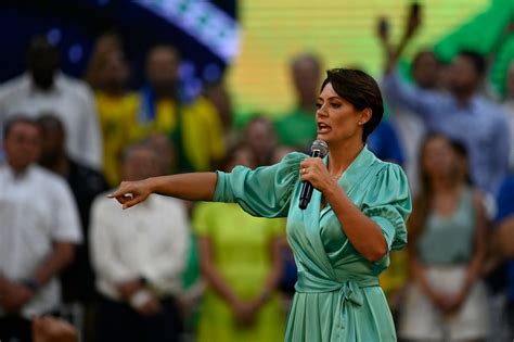 Michelle Defende Que Bolsonaro Fique Nos Eua Por Mais Tempo Pe Notícias