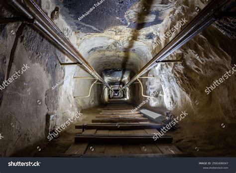 The Chambers Inside The Pyramids Of Giza Over 22 Royalty Free