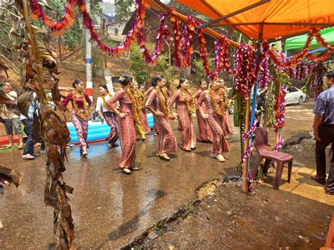 သင်္ကြန်ကာလအတွင်း မိုးကုတ်မြို့၌ ရေကစားကြသူများ၊ရပ်‌ဝေးရပ်နီးမှ တရားစခန်းဝင် ကုသိုလ်ပြုကြသူများဖ