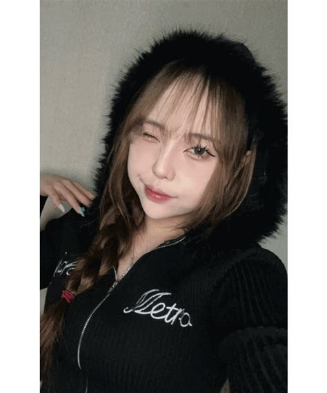 [문의폭주 슬림핏] 크롭 레터링 퍼 후드 니트 가디건 에이블리