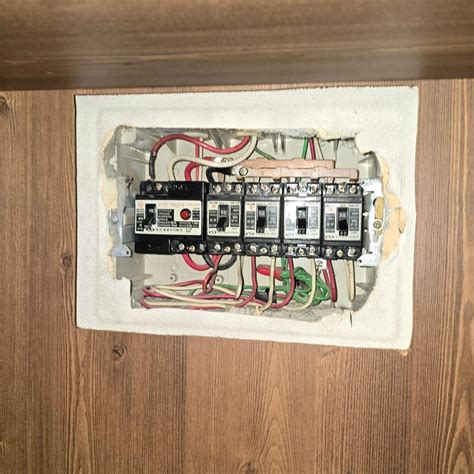 용인시처인구둔전리신원1차아파트메인누전차단기가 떨어져서 점검요청 경기도 수원시 영통구 영통동 비즈프로필