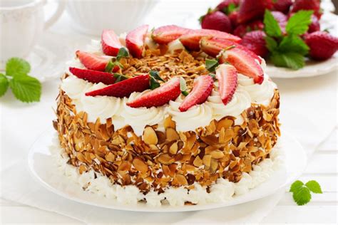 Клубничный торт 32 вкусных рецептов с фото простые рецепты клубничных тортов