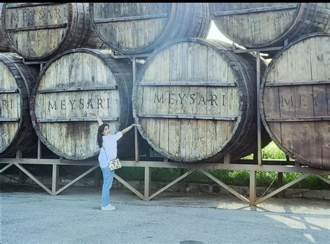 Rashmi Gautam Visits Azerbaijan Meysari Wine Yard And Drink Wine After What She Do Rv Rashmi