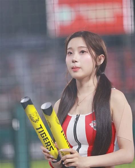 이주은 치어리더 앞지퍼 겨드랑이 양갈래 머리 모두의 광장 엠봉