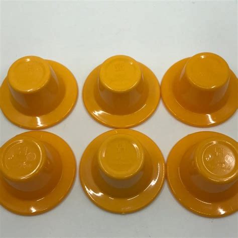 Sex Fina äggkoppar I Plast Gula Spi Design F Köp På Tradera