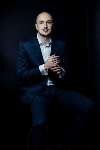 Pijanist Ivan Galić Mozart Malim Brojem Nota Dočarava Nevjerojatne