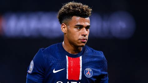 Officiel Le Groupe Du Psg Face Au Rc Strasbourg Avec De Nombreux