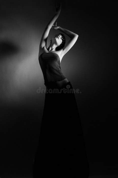 Femelle Sexy En Noir Et Blanc Image Stock Image Du Caucasien Attrayant 46308541