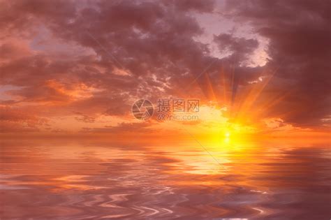 海面的美丽日落反射天空月亮拼贴画橙子阳光墙纸天气太阳旅行高清图片下载 正版图片321312274 摄图网