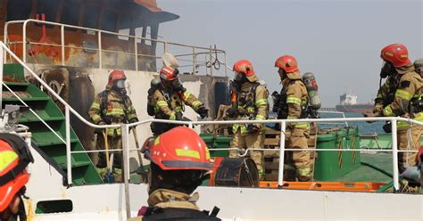 부산 앞바다 러시아 어선 화재 러시아 선원 4명 사망