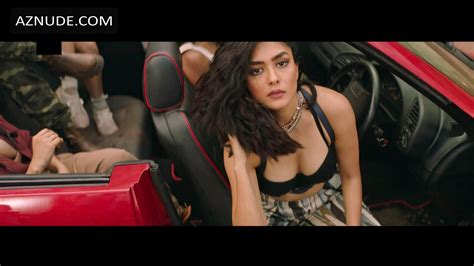 Mrunal Thakur Flunting Big Boobs With Deep Cleavage Aznude