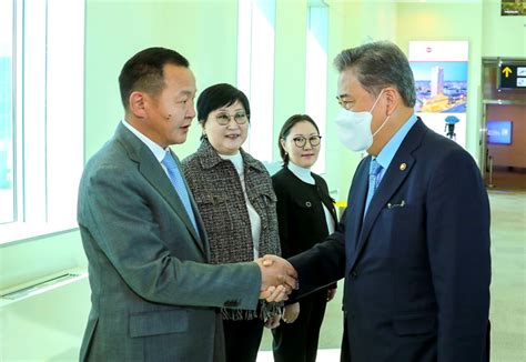 БНСУ ын Гадаад хэргийн сайд Пак Жин ий айлчлал өндөрлөжээ Dens Mn Популизмаас ангид хараат