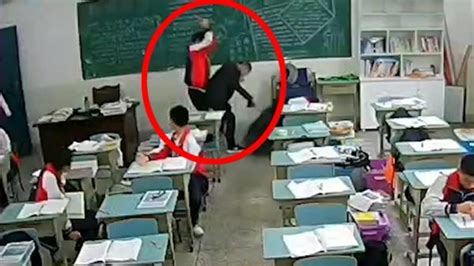 15岁中学生砸伤老师被刑拘，知情老师：被班主任教育后报复 每日经济网
