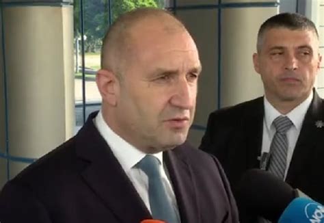 Румен Радев Някои политици гледат на войната като на театър Видео