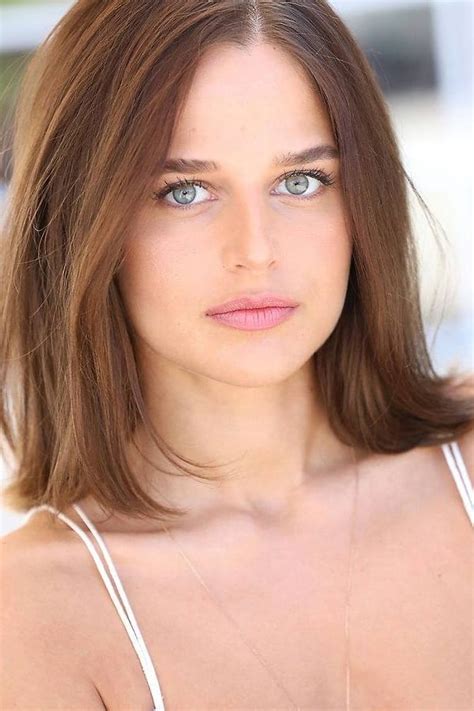 Stephanie Nur Lezwatchtv