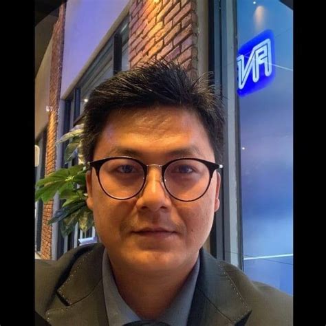 បទយកការណ៍៖ អ្នកកាសែតខ្មែរជើងចាស់ ចេញផ្សាយសៀវភៅ “អាថ៌កំបាំងក្រៅឆាក” កំពុងតែកក្រើកទីផ្សារនៅកម្ពុជា